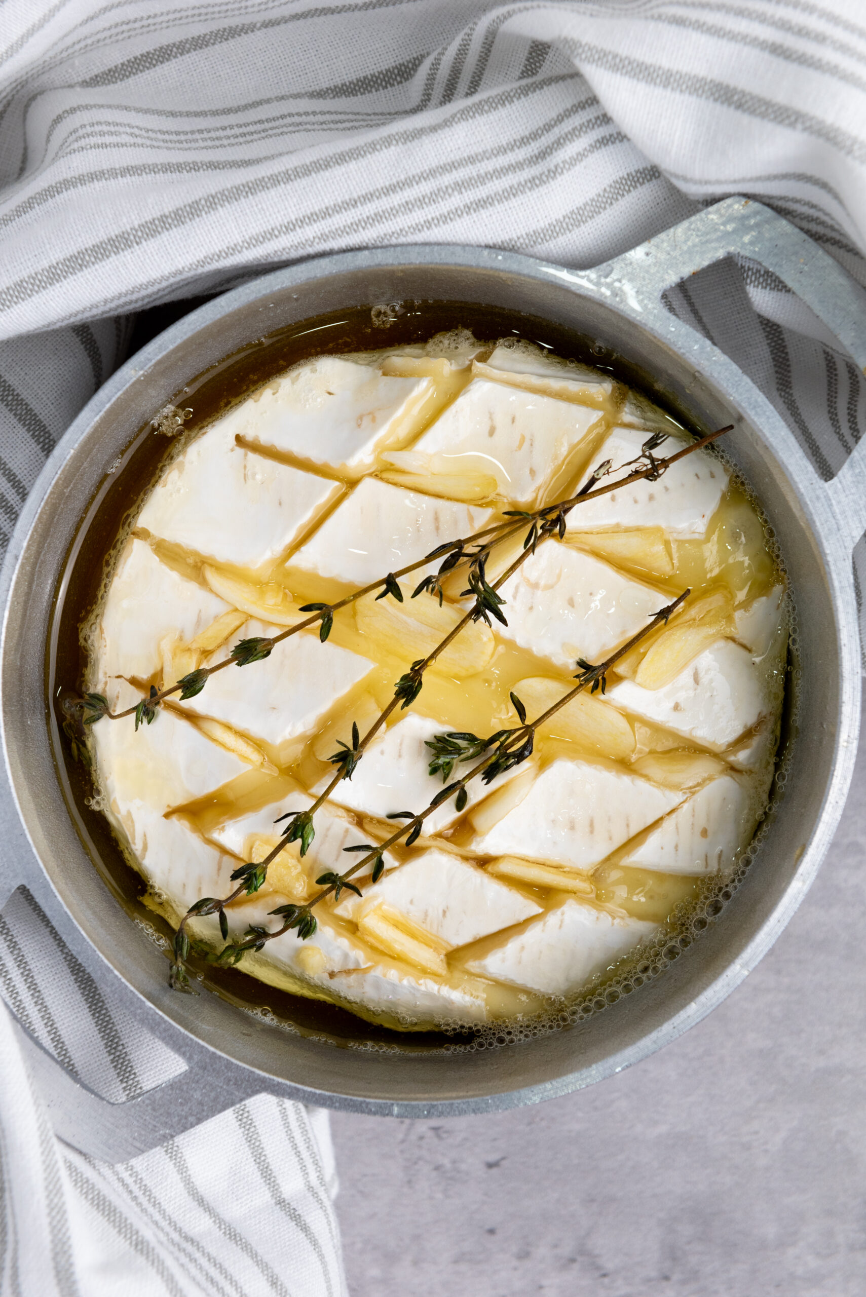 Baked Brie with Garlic and Honey - Mixin Mamas
