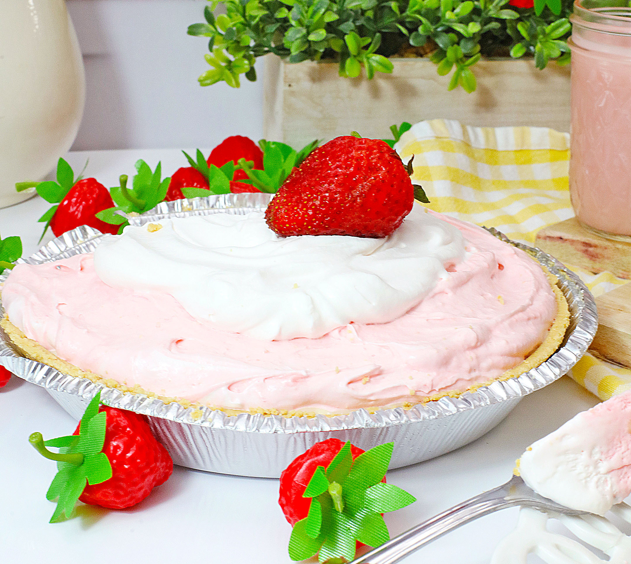 Starbucks Pink Drink Pie - Mixin Mamas